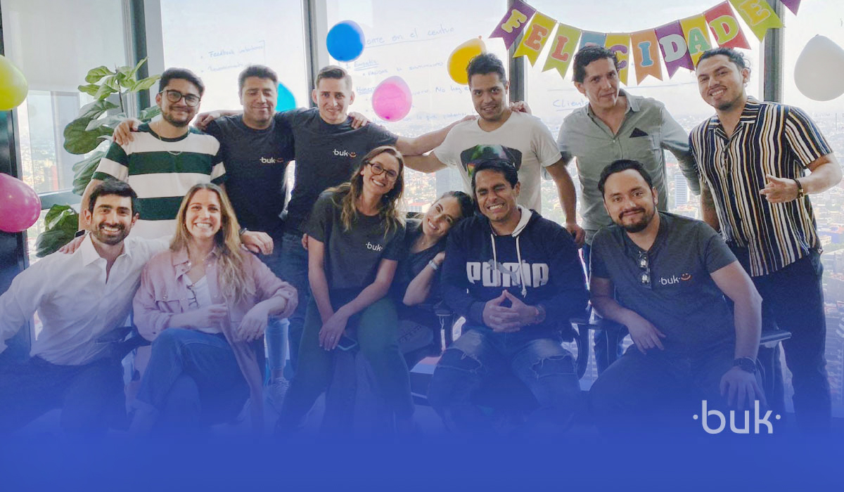 ¡Buk aterrizó en México! Y se lanza con todo...